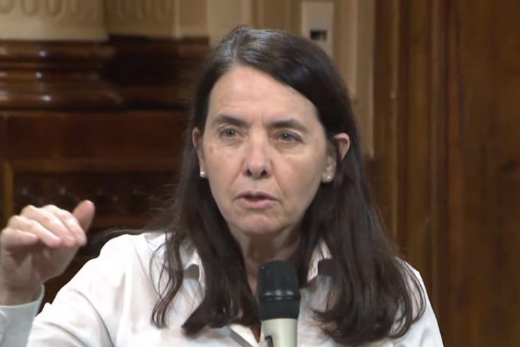 Carpetearon a la senadora Carmen Álvarez Rivero luego de haber ...